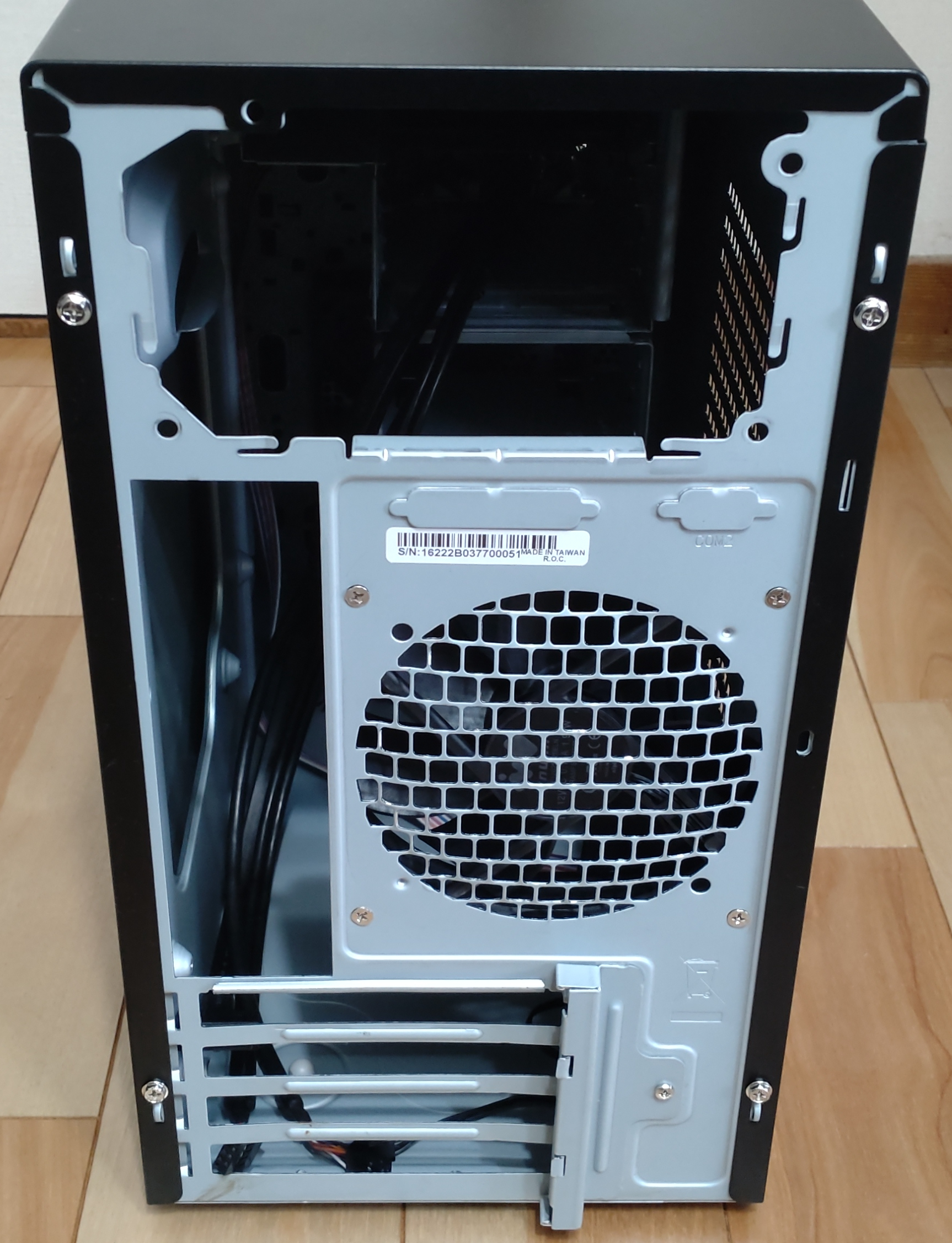 ミニタワー型PCケース（IN WINのEM-048）でゲーミングPCを組み立てられるか試してみた！ | にらのり雑記ブログ