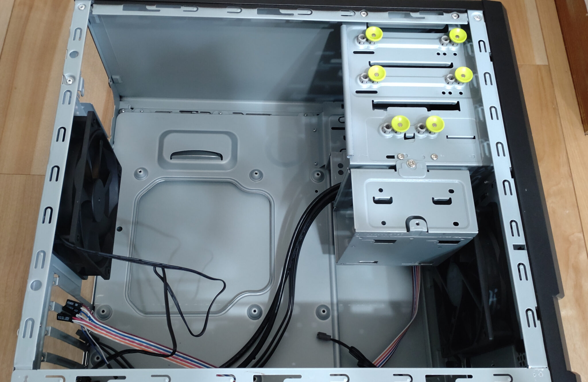 ミニタワー型PCケース（IN WINのEM-048）でゲーミングPCを組み立てられるか試してみた！ | にらのり雑記ブログ