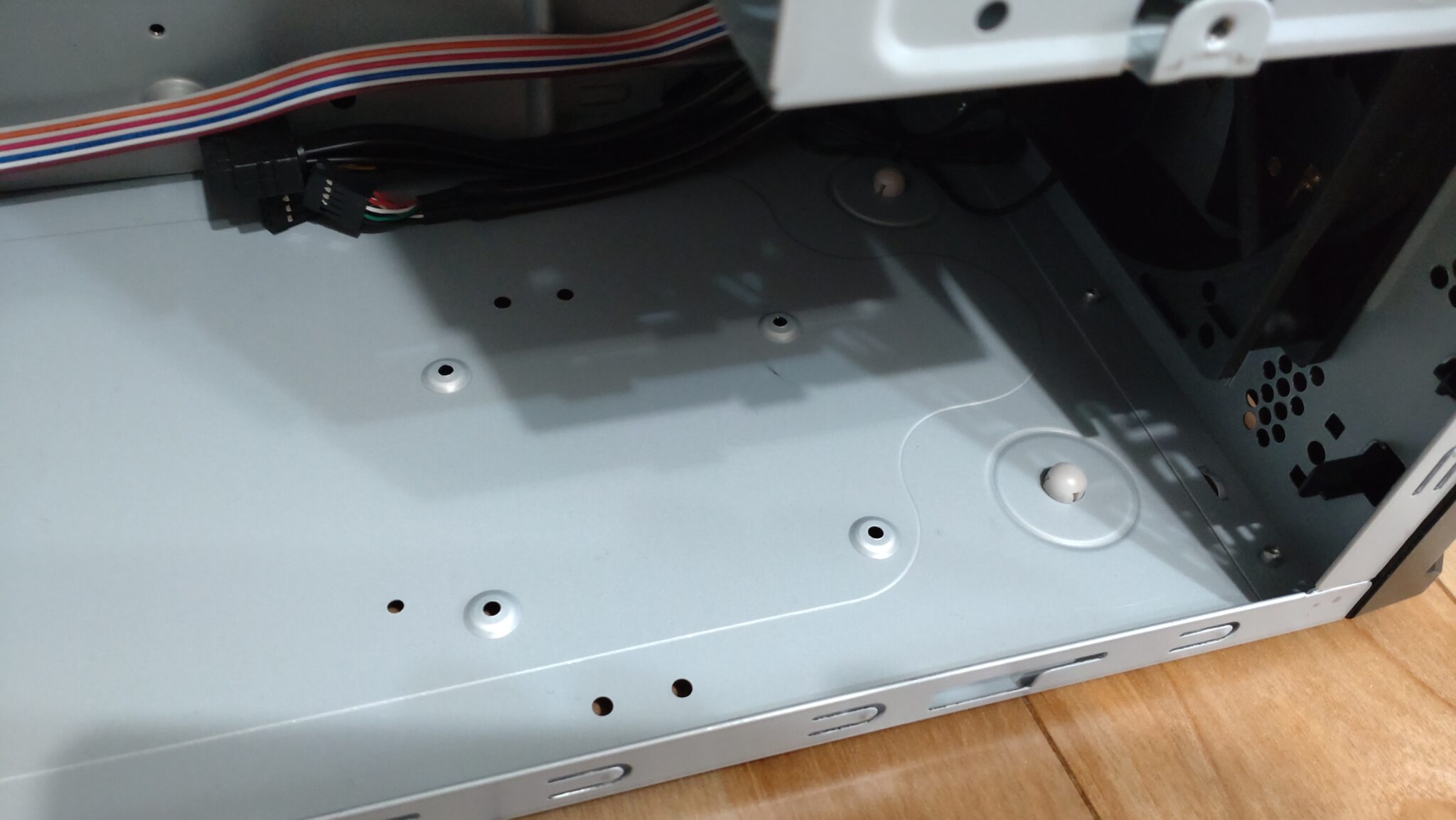 ミニタワー型PCケース（IN WINのEM-048）でゲーミングPCを組み立てられるか試してみた！ | にらのり雑記ブログ