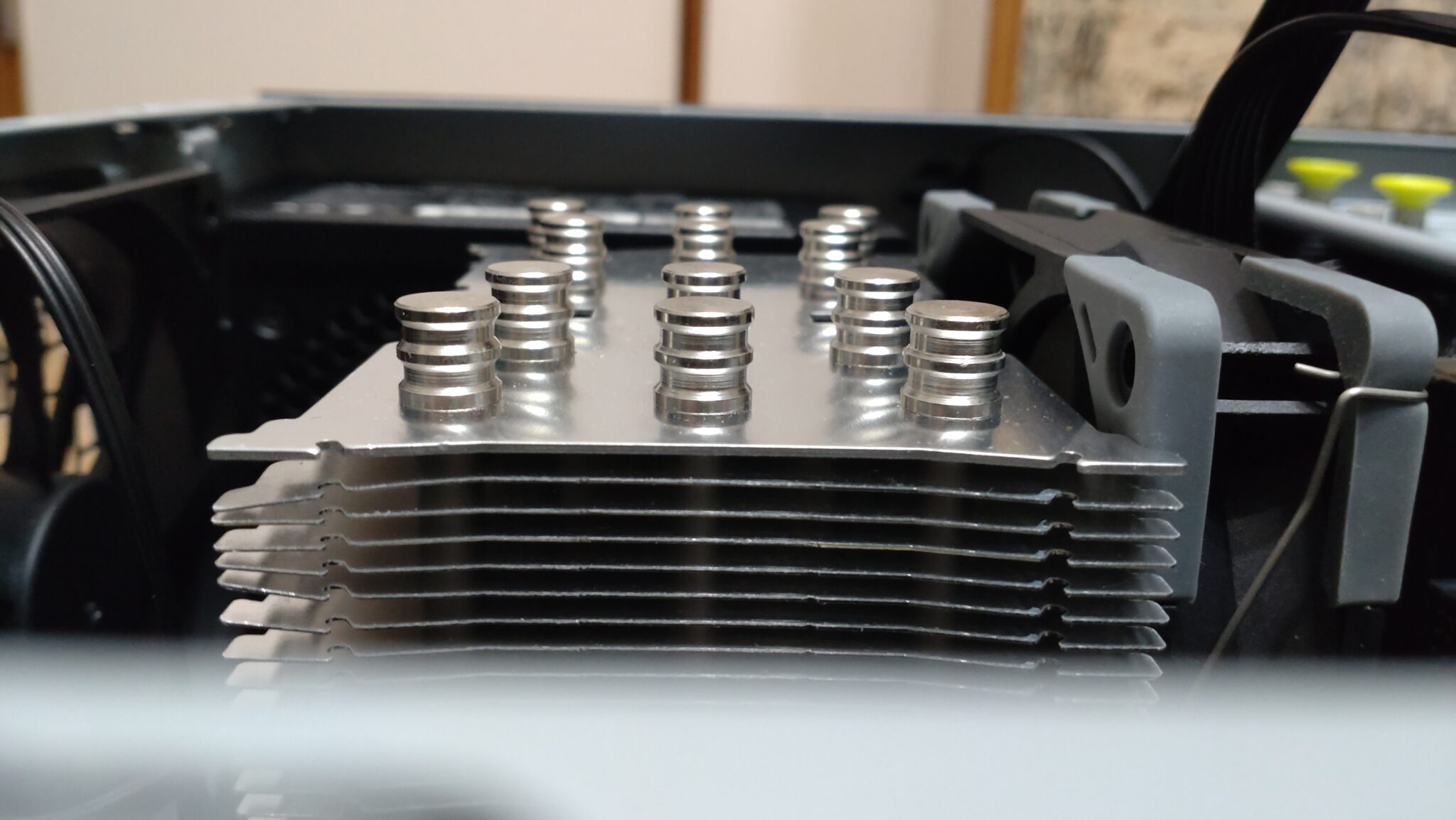 ミニタワー型PCケース（IN WINのEM-048）でゲーミングPCを組み立てられるか試してみた！ | にらのり雑記ブログ